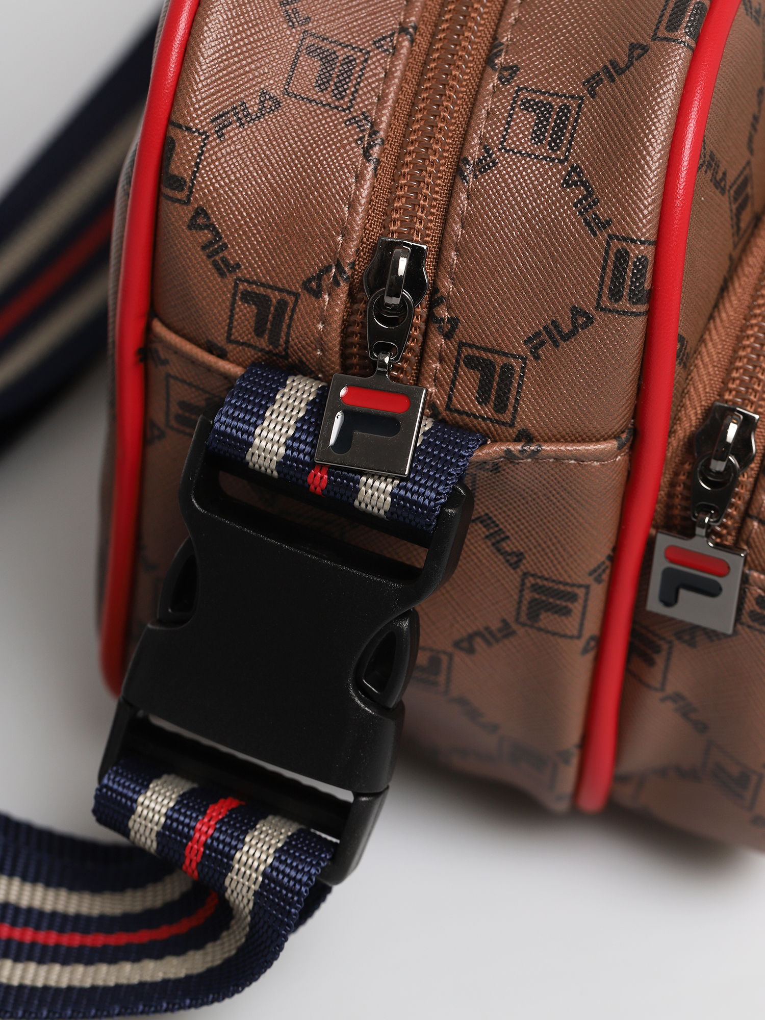 Torba Fila Shoulder Bag New Twist (allover thrush coffee bean)