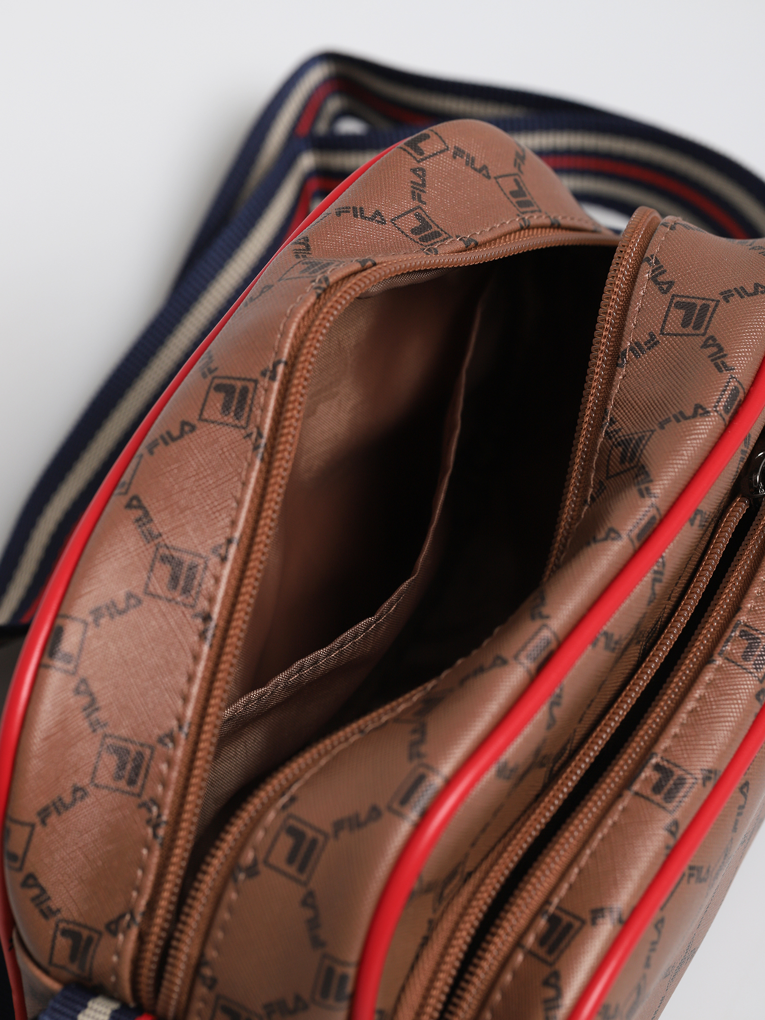 Torba Fila Shoulder Bag New Twist (allover thrush coffee bean)