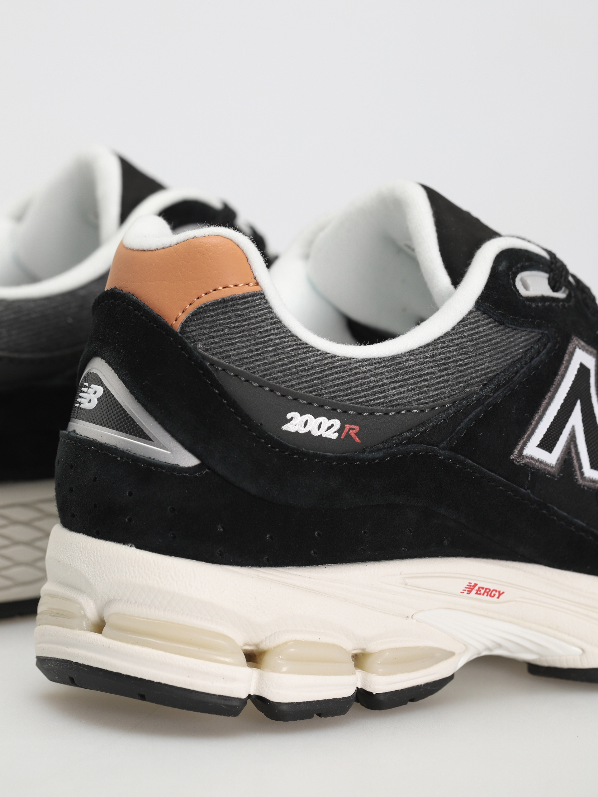 Buty New Balance 2002R - czarny (black)