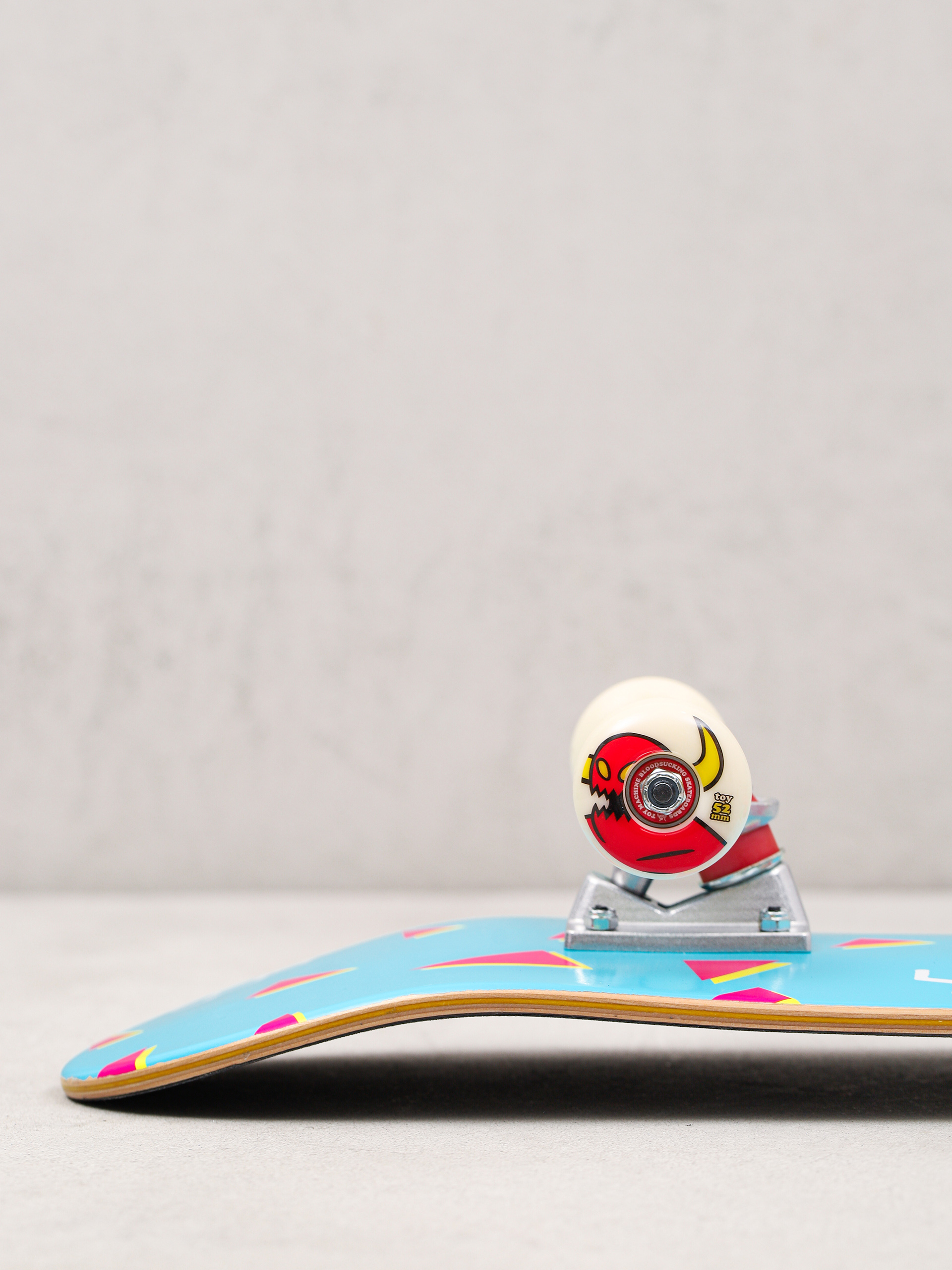 Deskorolka Toy Machine 80s Monster - niebieski (light blue/pink)